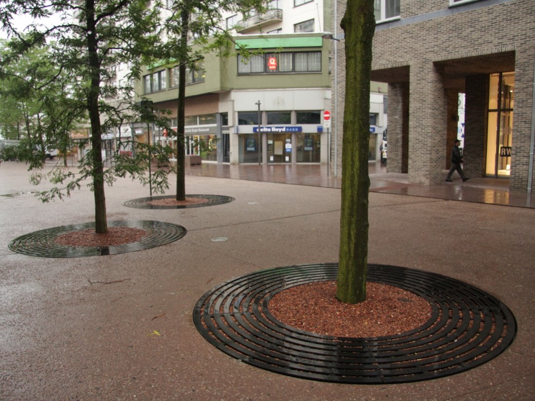Genk (B), Stadt Platz - ANAE straatmeubilair