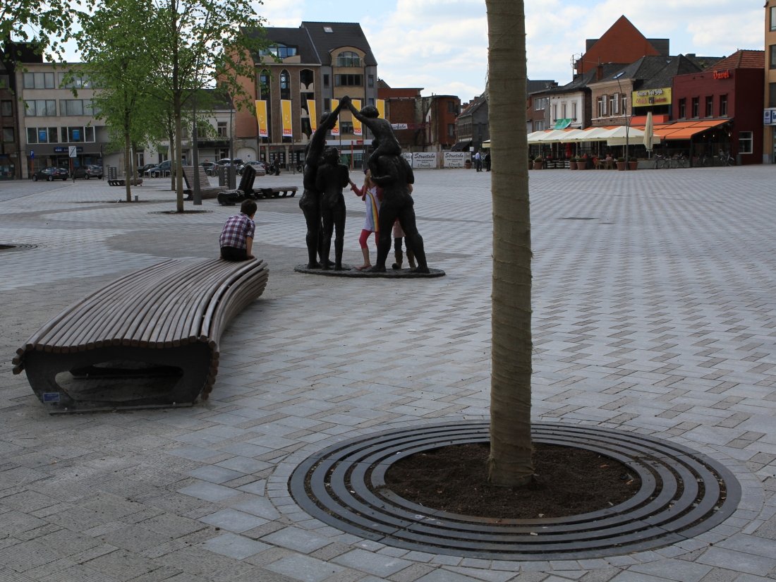 Geel (B), Church square - ANAE straatmeubilair