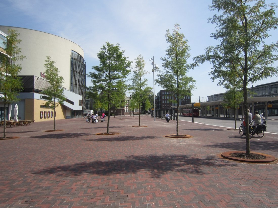 Hengelo, Station square - ANAE straatmeubilair